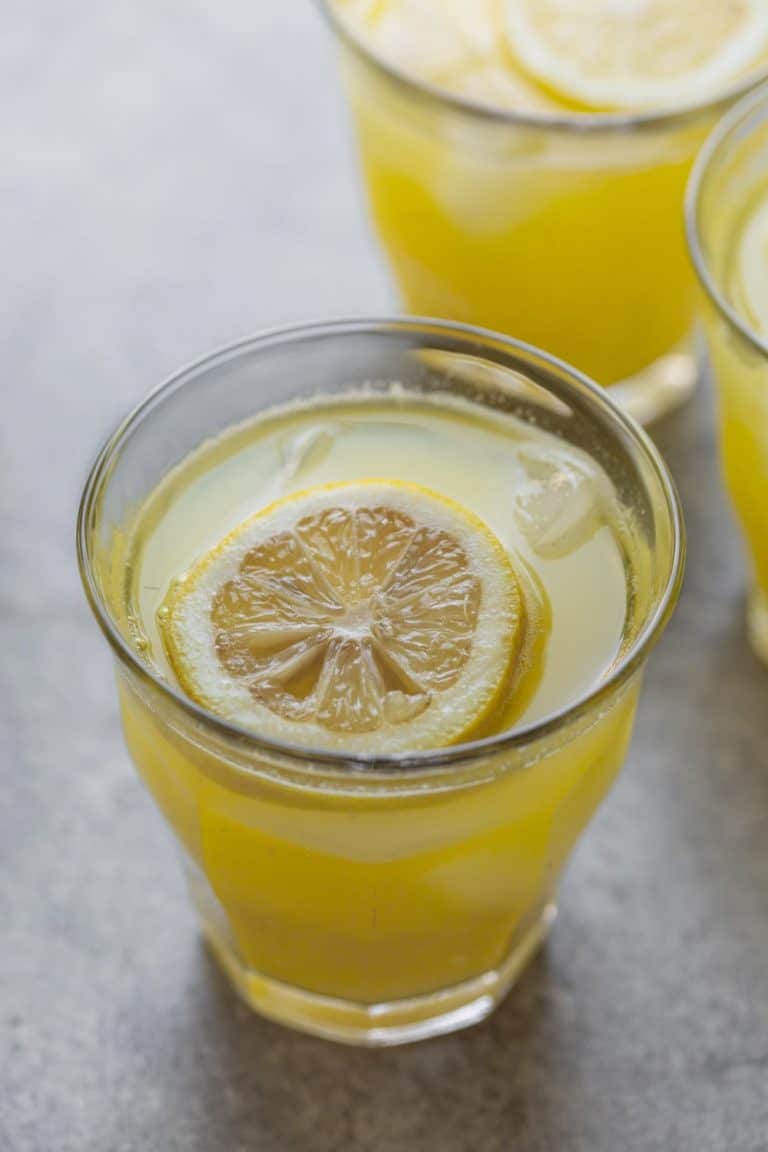Sugar Free Lemonade (Naturally Sweetened!)